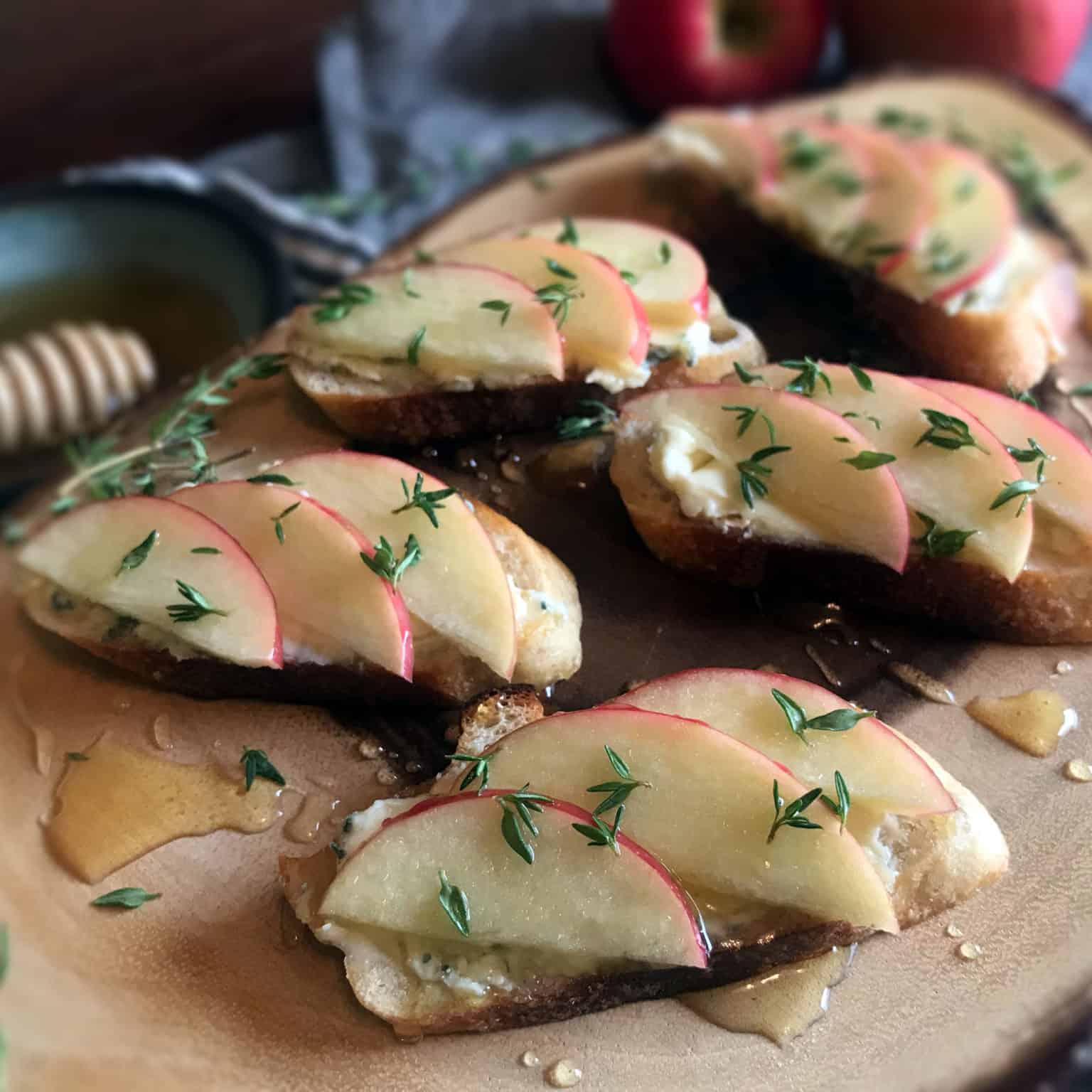 Apple, Honey and Blue Cheese Crostini with Fresh Thyme - The Virtual ...