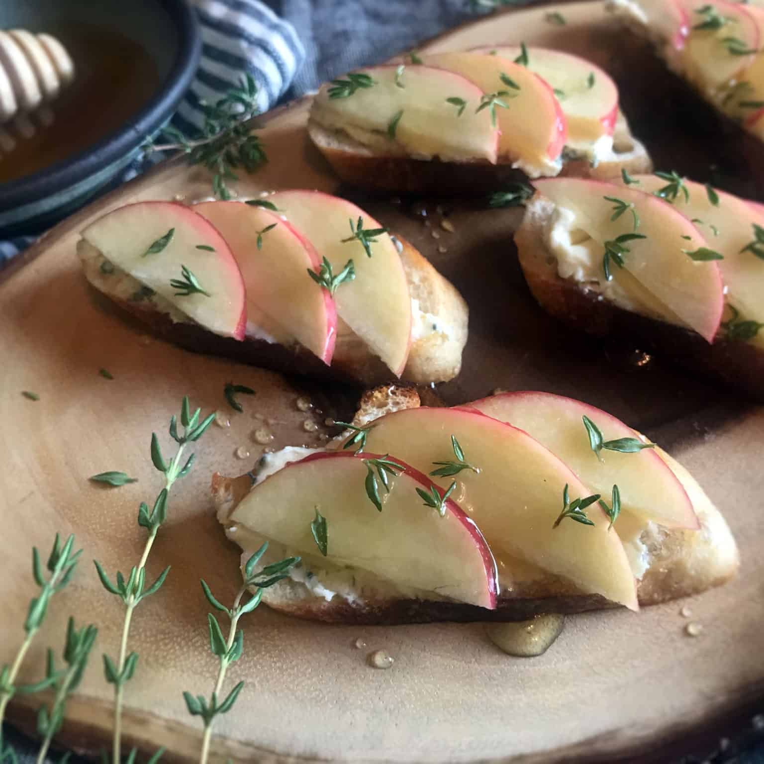 Apple, Honey and Blue Cheese Crostini with Fresh Thyme - The Virtual ...