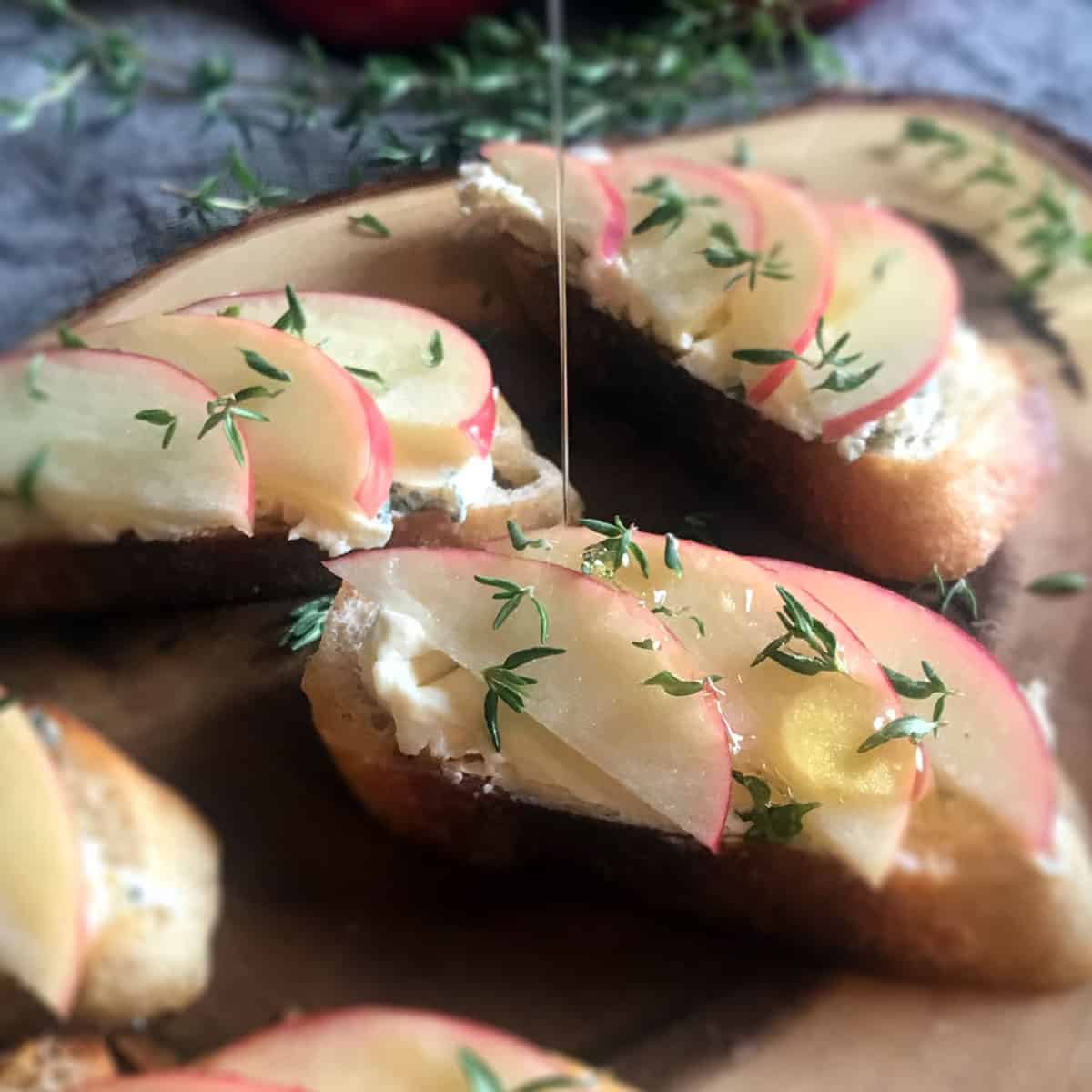 Apple, Honey and Blue Cheese Crostini with Fresh Thyme - The Virtual ...